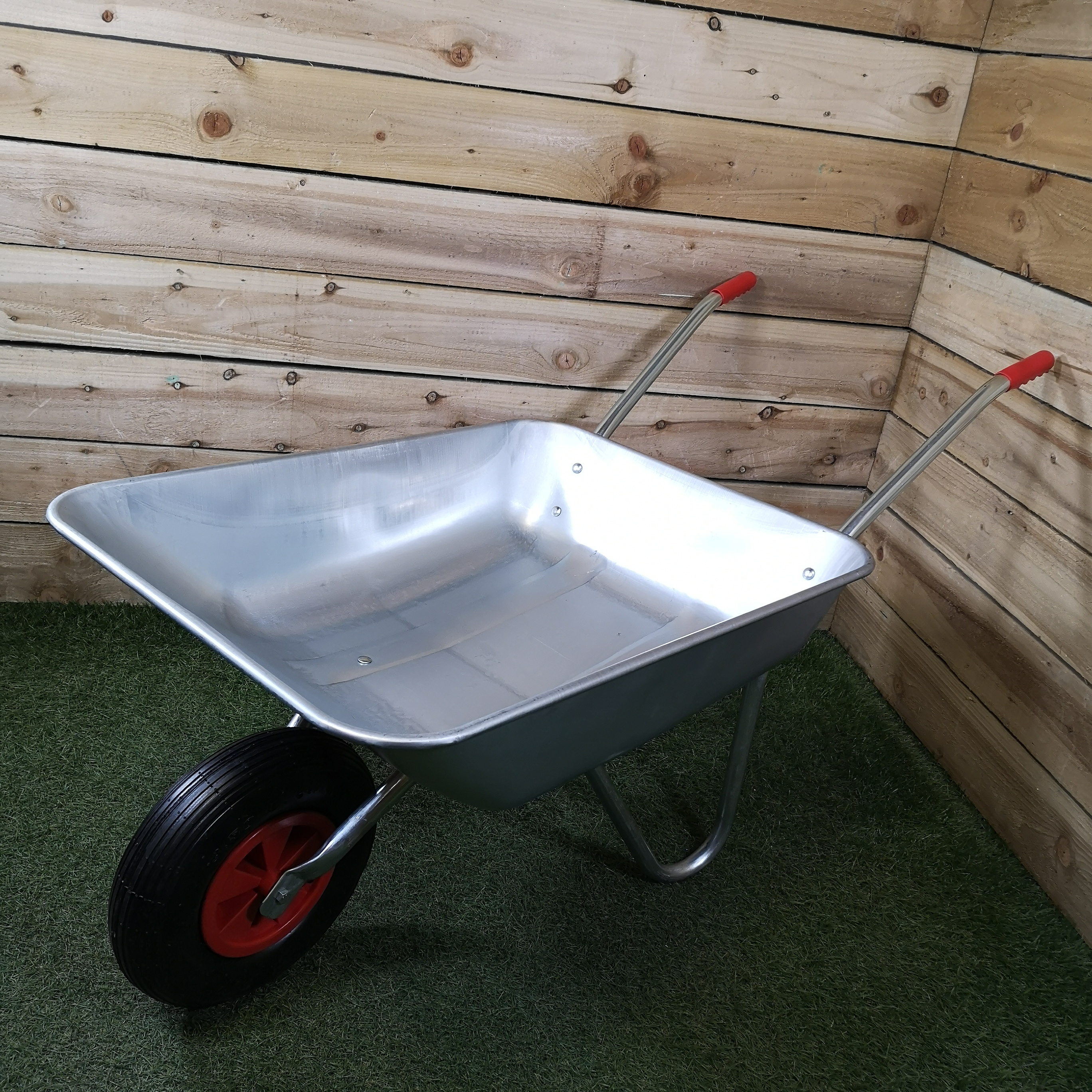 65 Litre 60kg Capacity Galvanised Metal Garden Wheelbarrow with ...